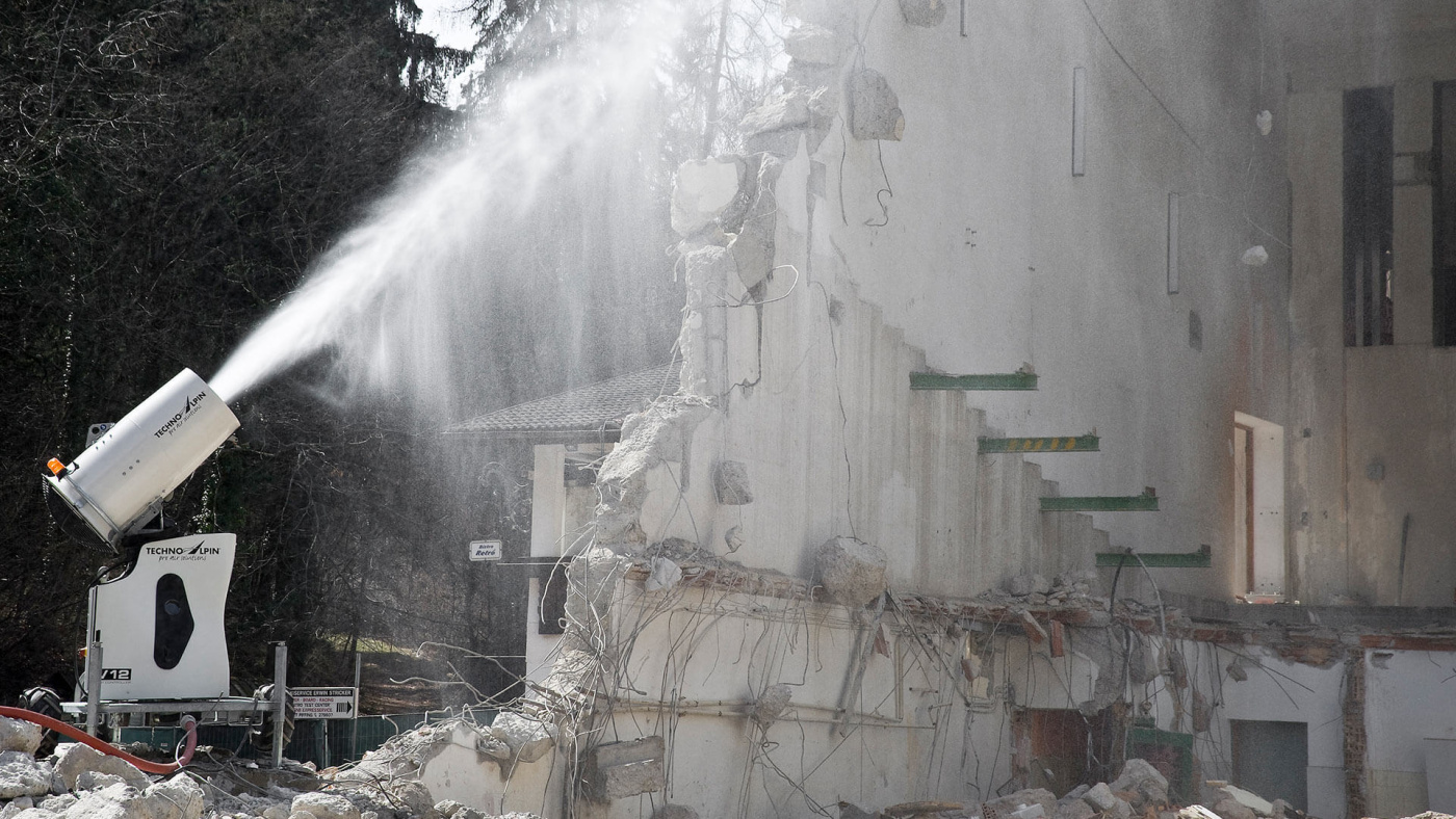 demolition dust control with water mist and turbine