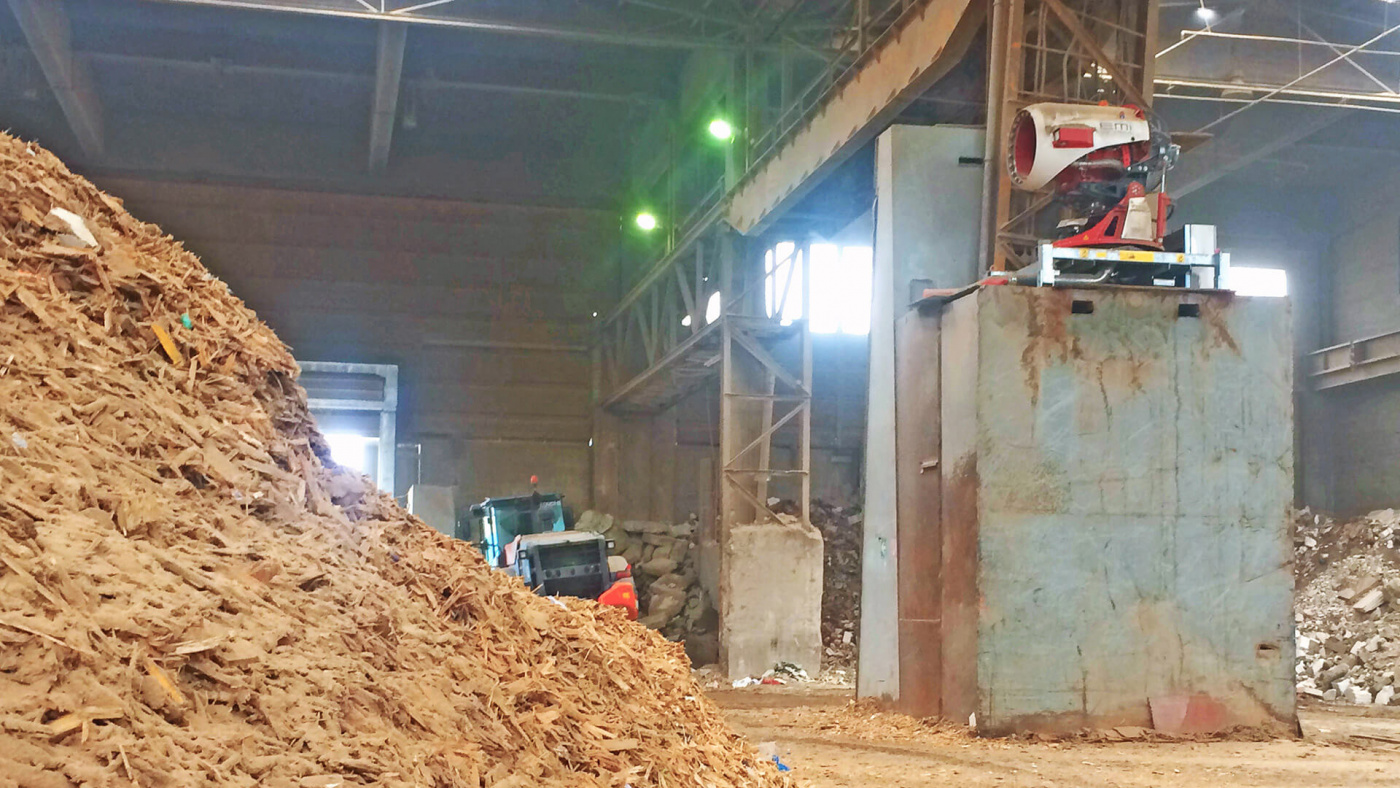 Recycling plants and landfills fire fighting