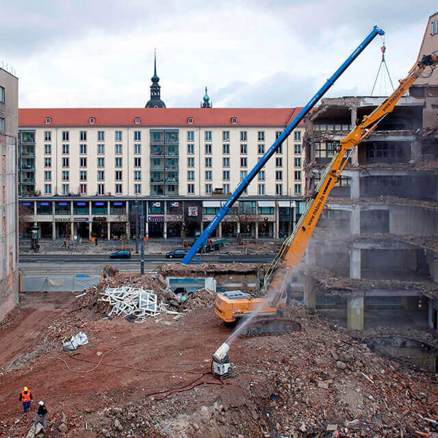 Construction dust control with water mist turbines