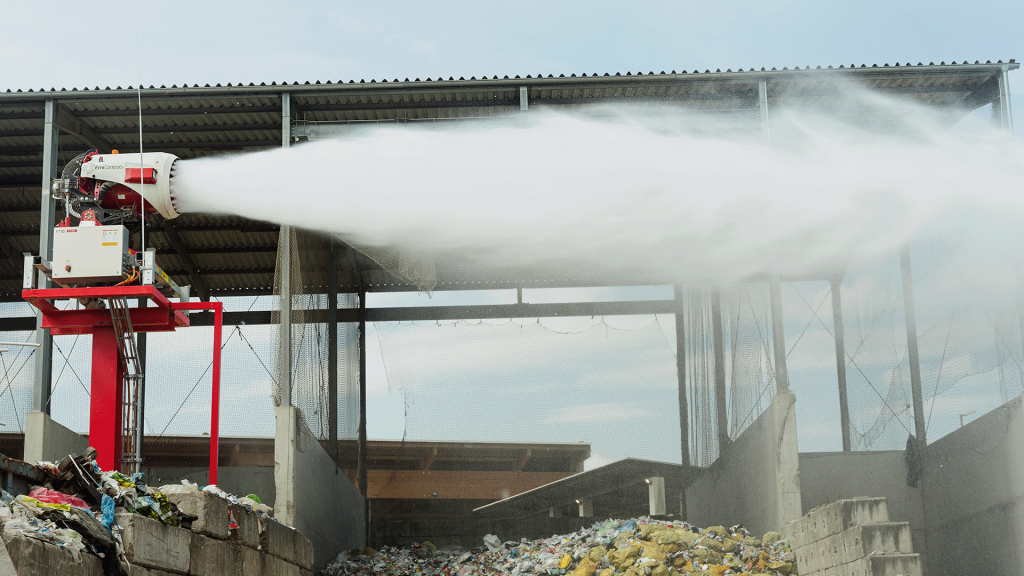 Stationary fire protection with water mist turbine