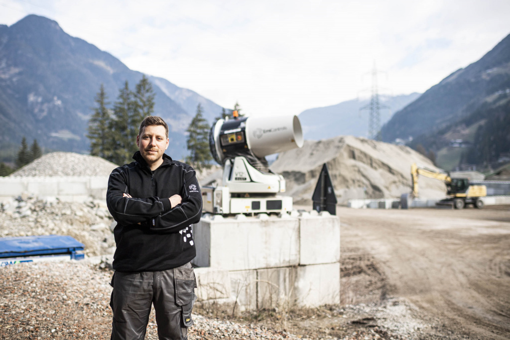 Dust suppression & abatement methods with water mist turbine