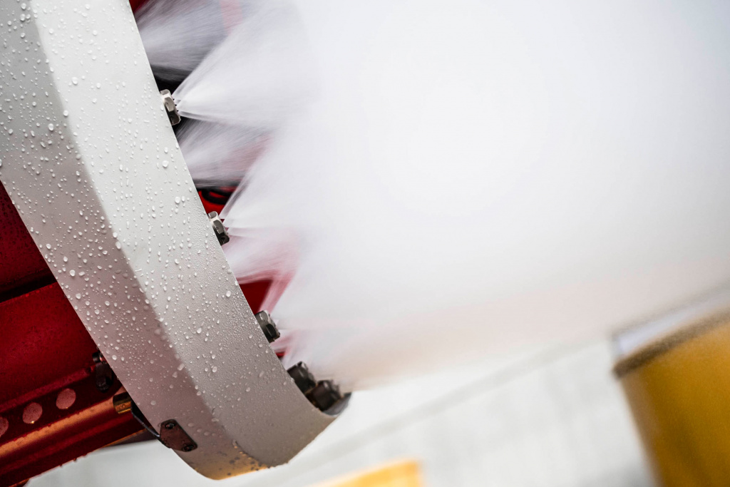 Firefighting with water mist turbines