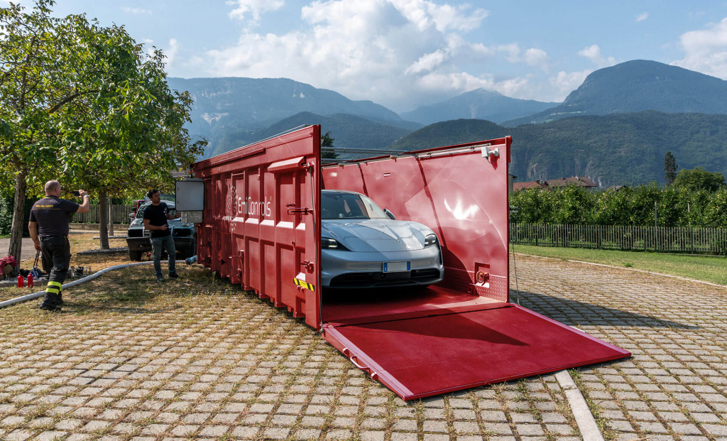 Quarantine container for electric cars
