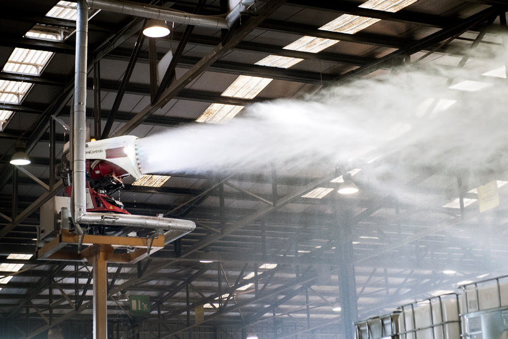 Stationary fire protection with water mist turbine